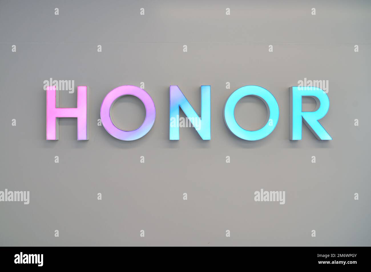 Honor smartphone hi-res stock photography and images - Alamy