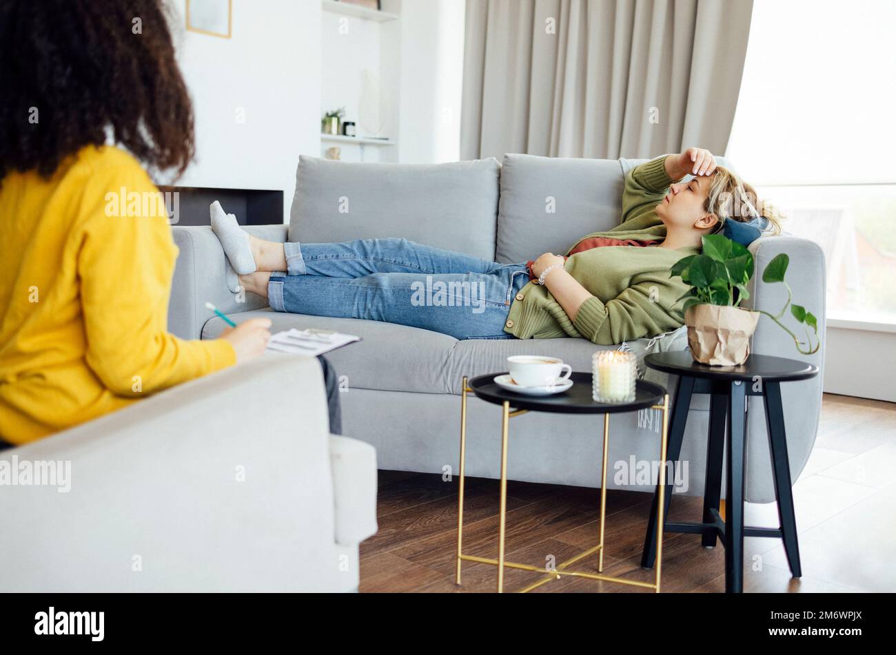 Female african american psychotherapist hi-res stock photography and ...