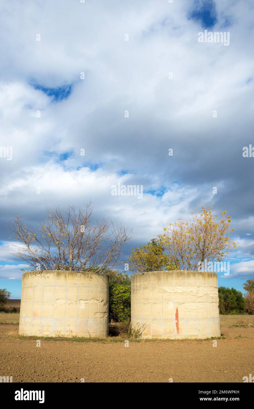 Red grain bin in hi-res stock photography and images - Alamy