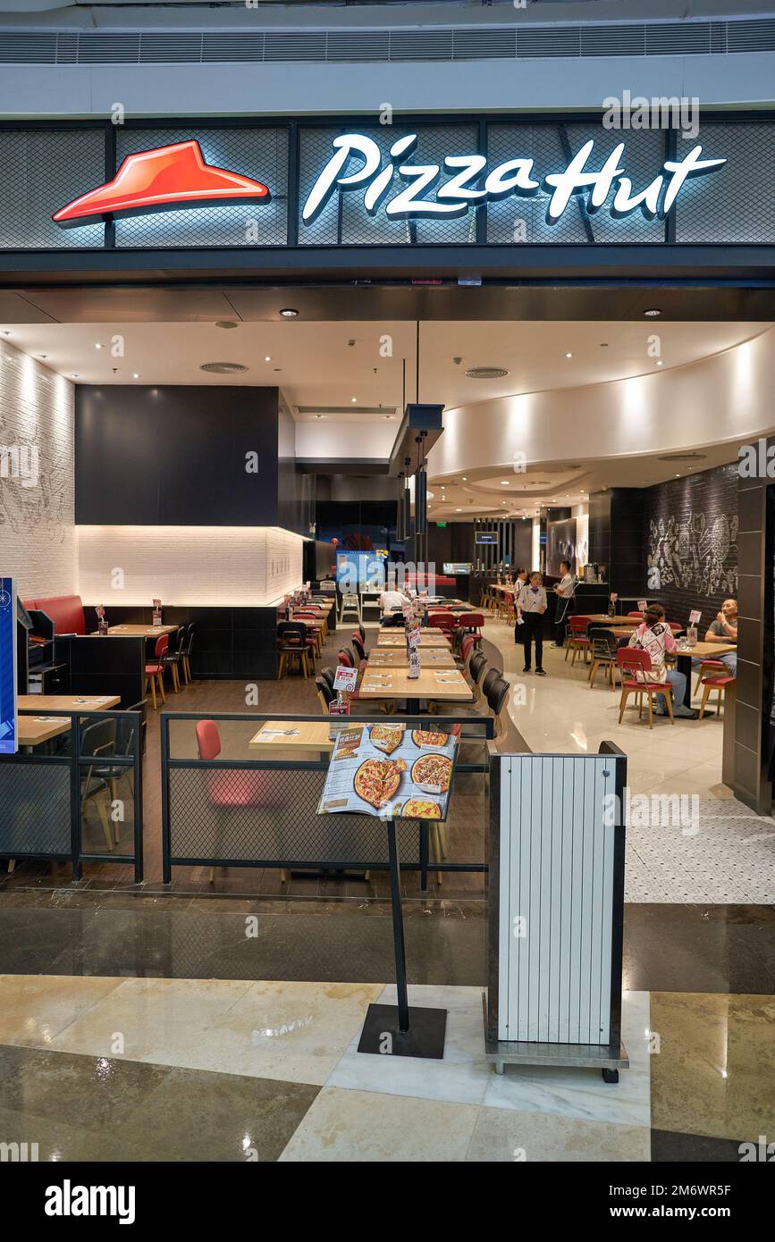 American multinational pizza chain hi-res stock photography and images ...