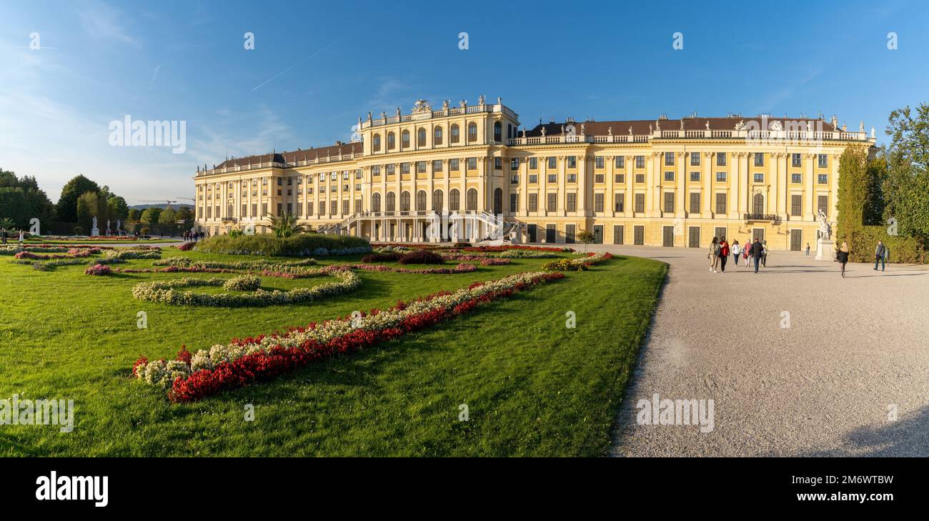 Austria vienna hietzing castle hi-res stock photography and images - Alamy