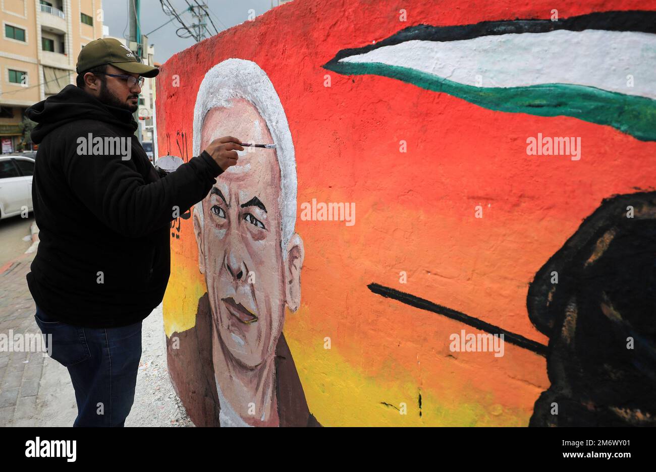 Gaza, Palestine. 05th Jan, 2023. An artist paints a mural dedicated to ...
