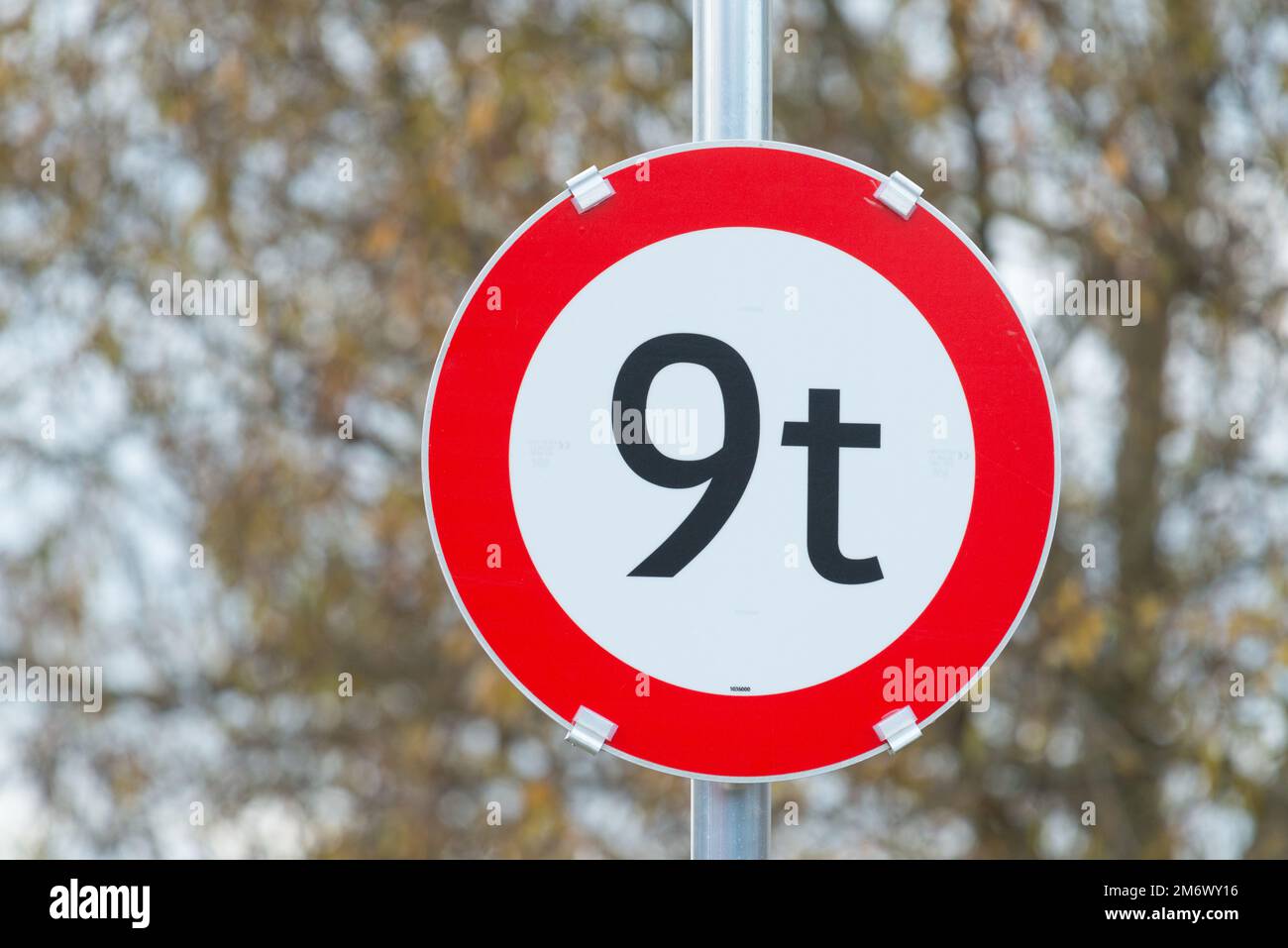 Load limit traffic sign hi-res stock photography and images - Alamy