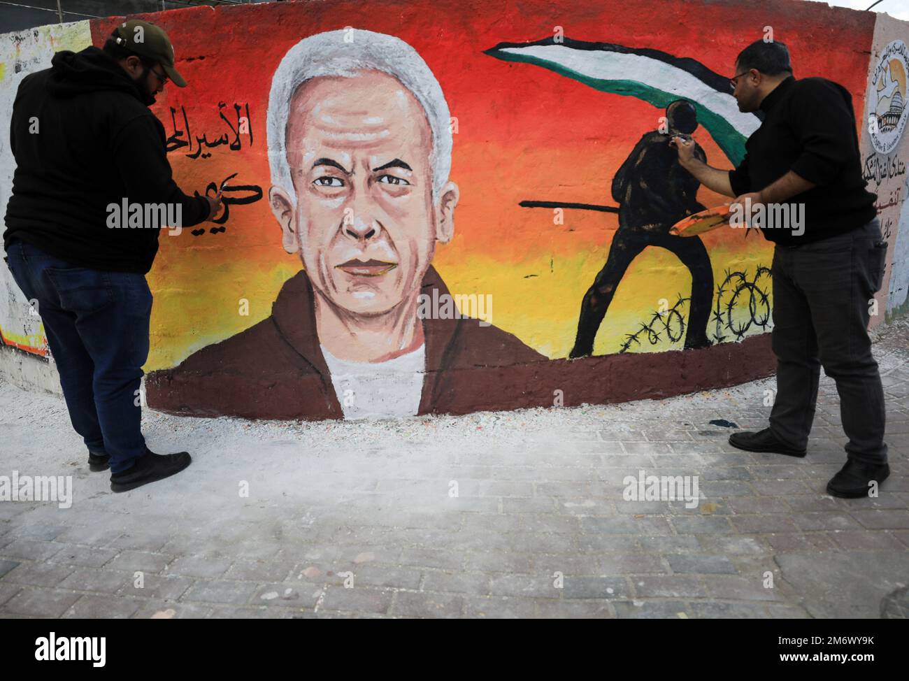 Artists paint a mural dedicated to Palestinian prisoner Karim Younes ...
