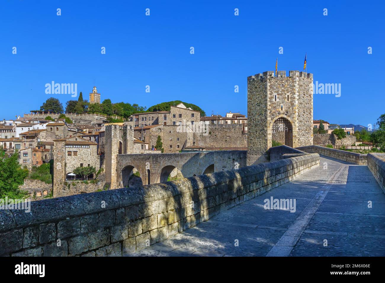 Romanesque bridge, Besalu, Spain Stock Photo - Alamy