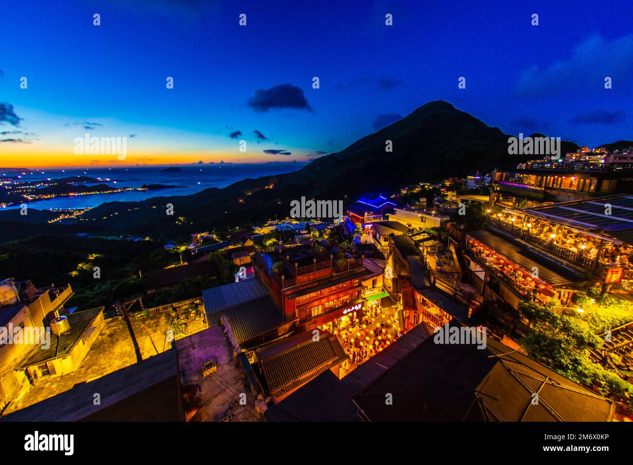 Night view of Mt Stock Photo - Alamy