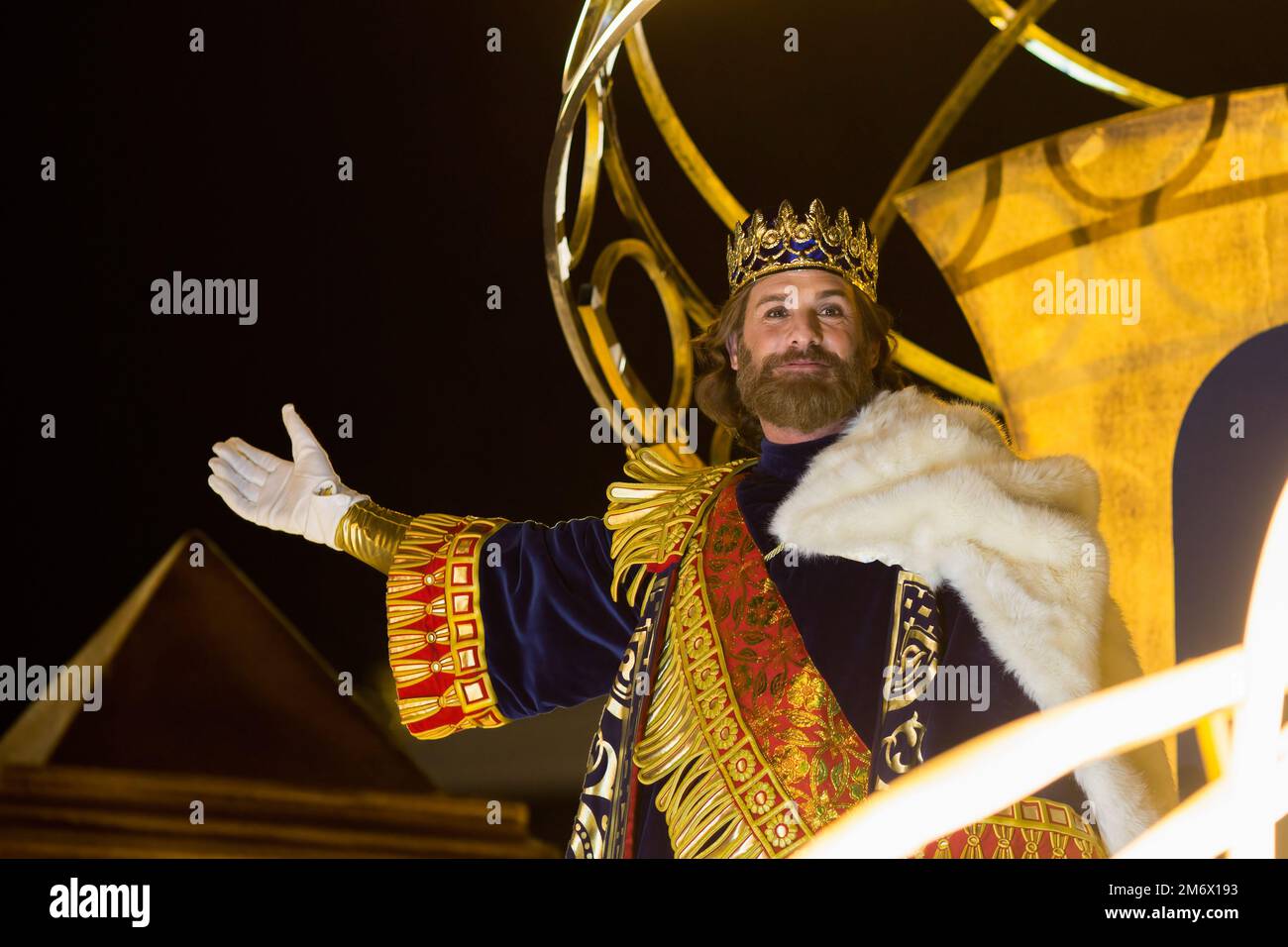 Madrid, Spain. 05th Jan, 2023. King Gaspar in his carriage greets the ...