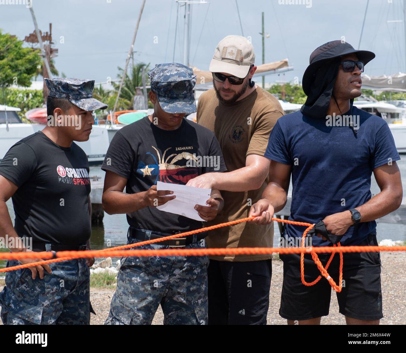 Sailor 1st class (S1) Ethan Dekraker of Fleet Diving Unit Atlantic ...