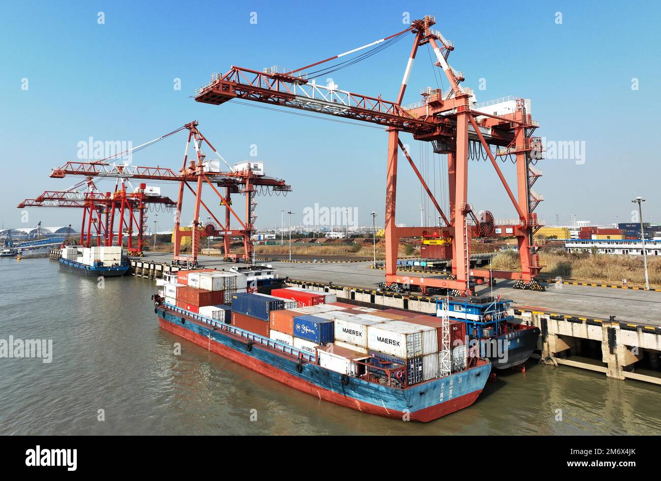 Yangzhou Port People's Daily, China On X: "China's First 16,000 TEU
