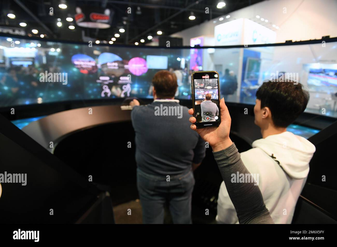 Las Vegas, USA. 05th Jan, 2023. Attendees use the Holo Panorama X, the ...