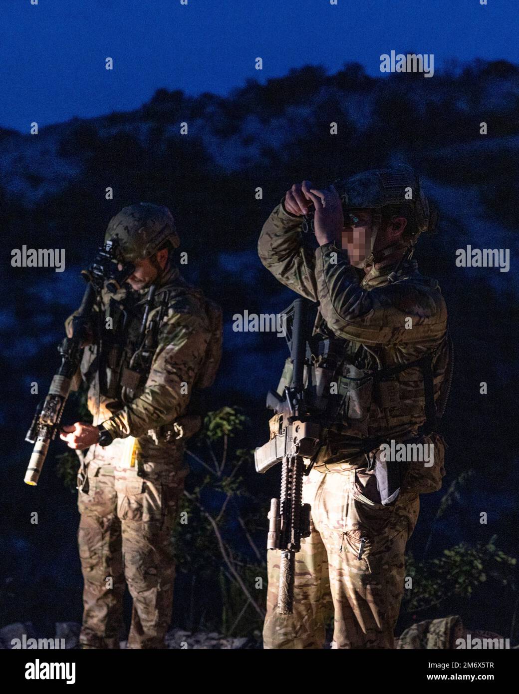 Members of U.S. Naval Special Warfare Task Unit Europe (NSWTU-E) gear ...