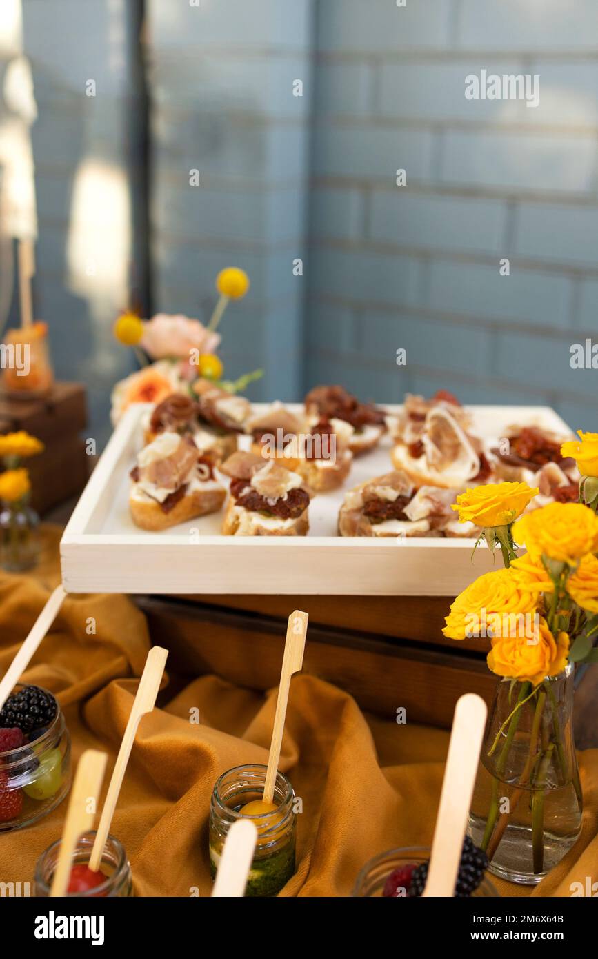 Professional cocktail reception hi-res stock photography and images - Alamy