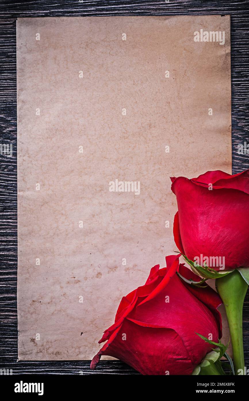 Blank vintage paper red bloomed roses on wooden board Stock Photo - Alamy