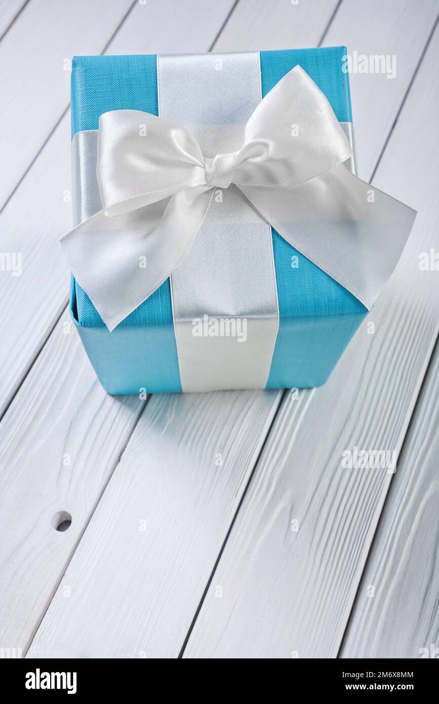 blue gift box view from the top Stock Photo - Alamy