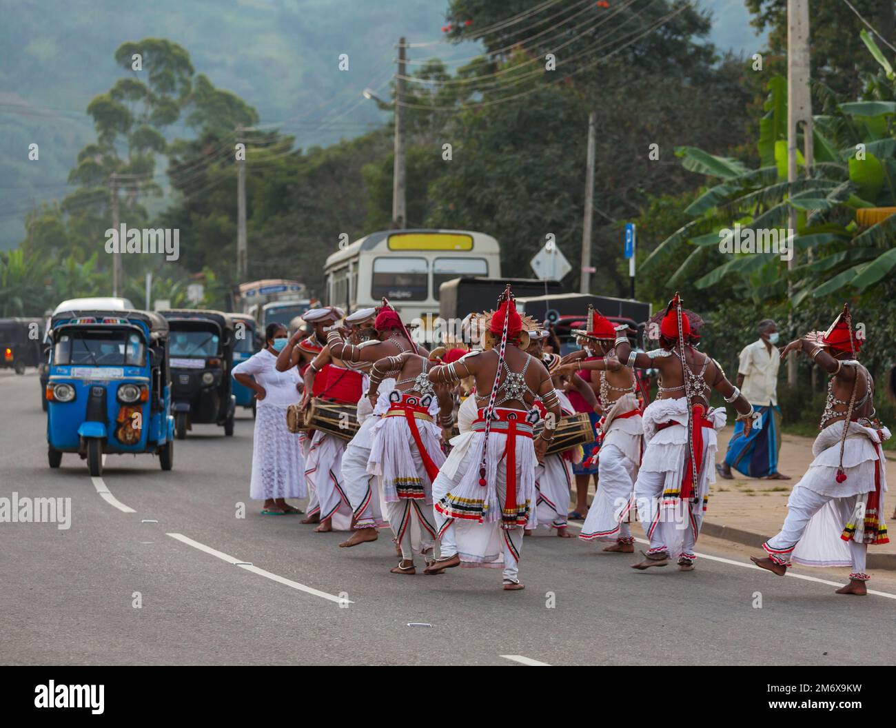 Sri lankan traditional dancers hi-res stock photography and images - Alamy