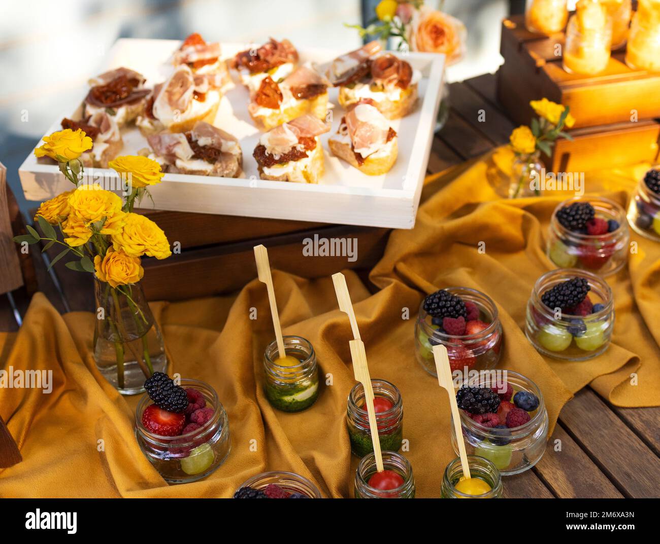 Professional cocktail reception hi-res stock photography and images - Alamy