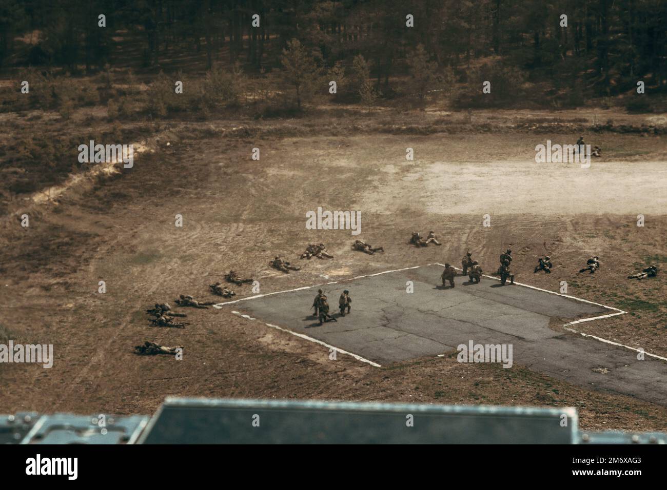 173rd Airborne Brigade Soldiers take positions after exiting a U.S ...