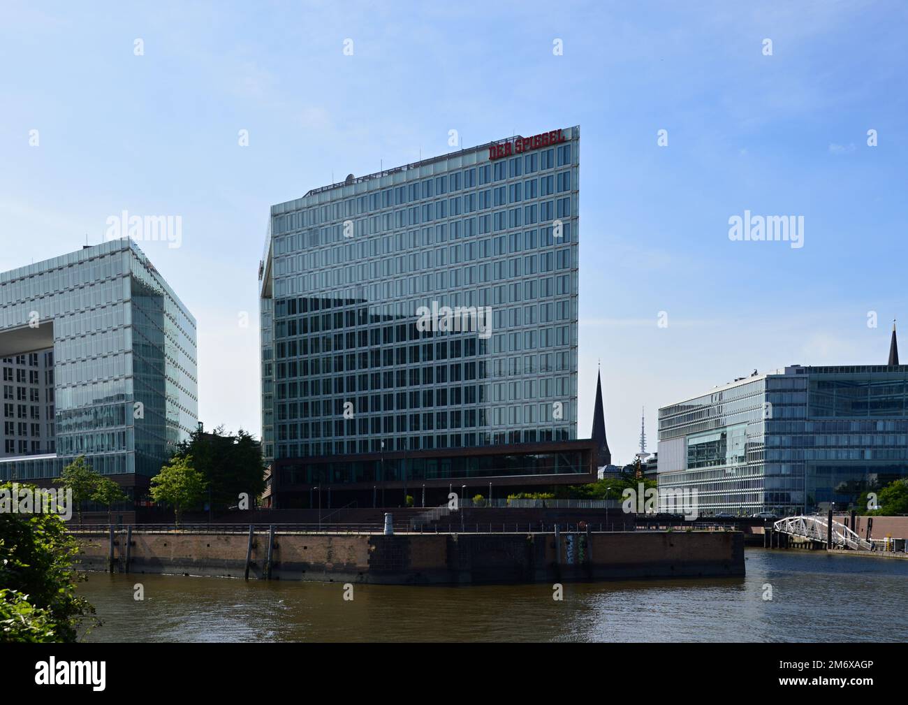 Modern houses and bridge in hamburg hi-res stock photography and images ...