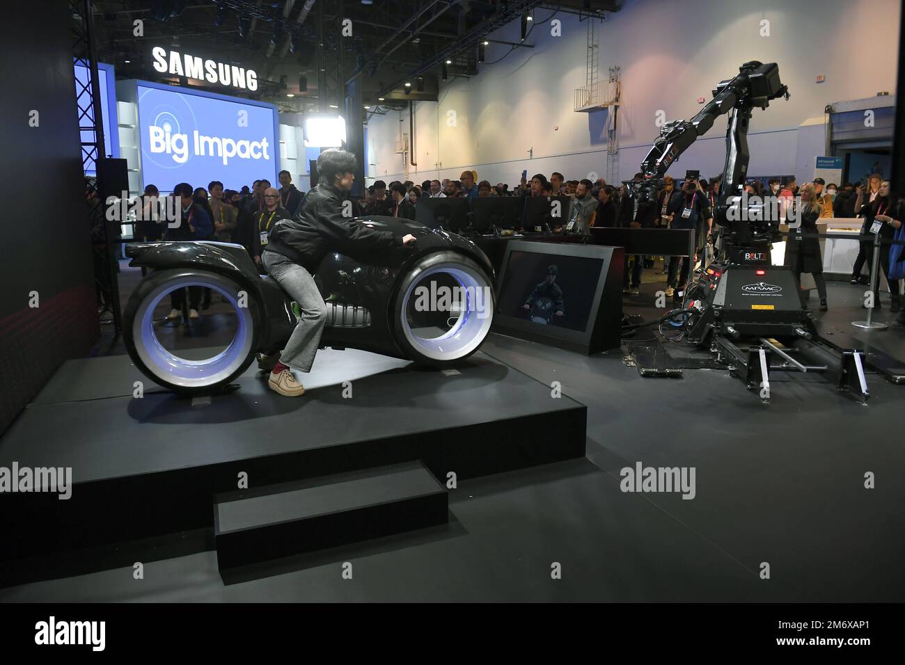 Las Vegas, USA. 05th Jan, 2023. An attendee creates a video on the ...
