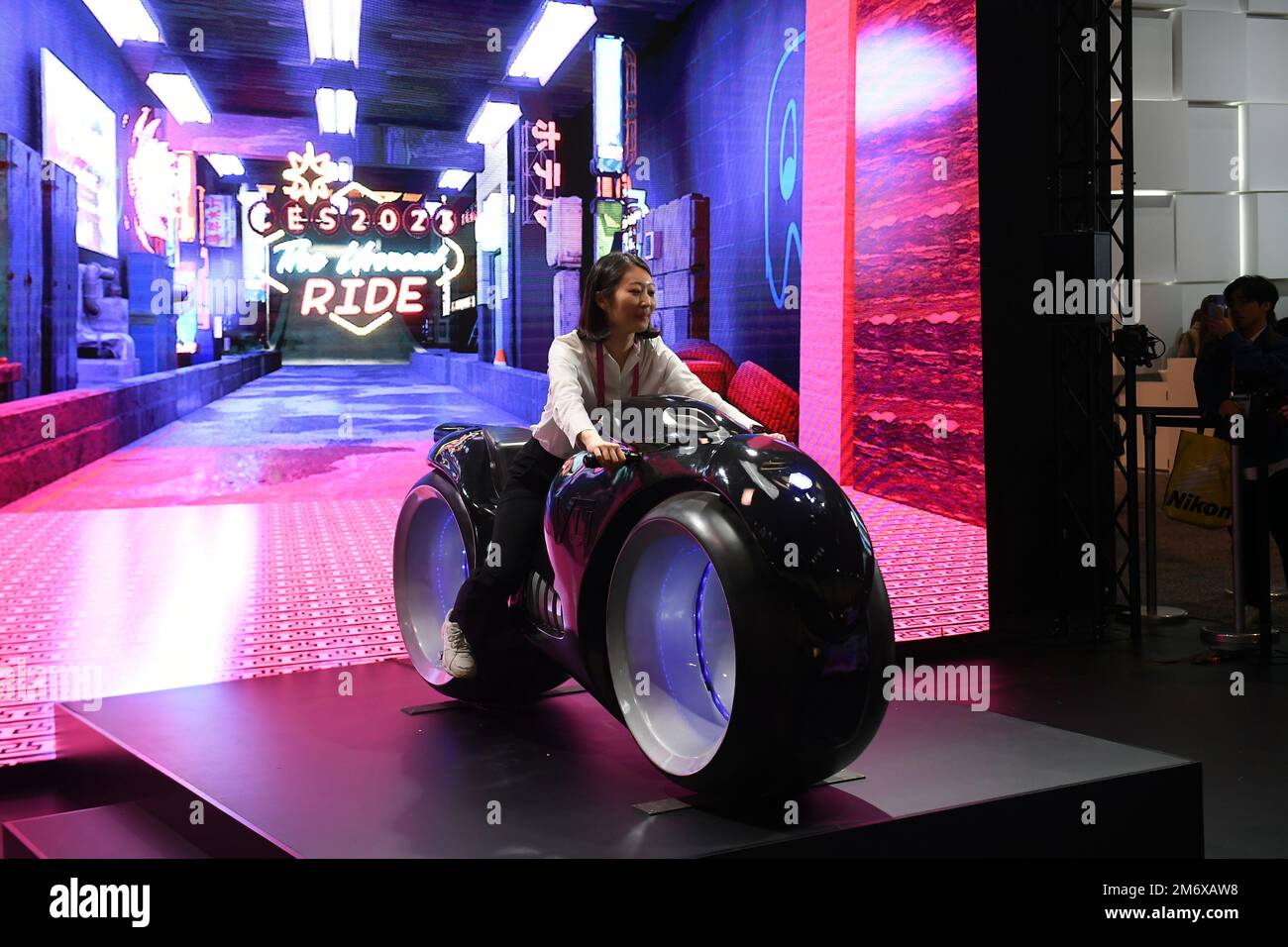 Las Vegas, USA. 05th Jan, 2023. An attendee creates a video on the ...