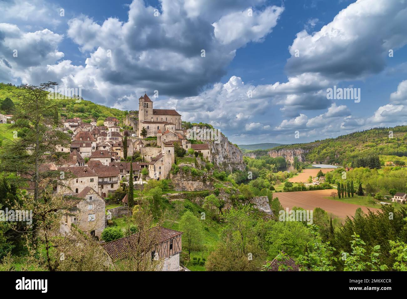 Saint cirq lapopie medieval village hi-res stock photography and images - Alamy