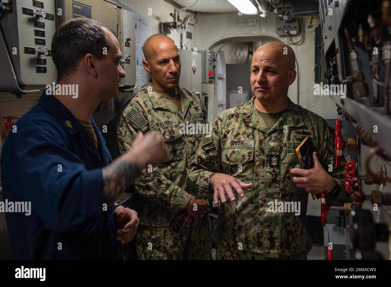 220509-N-GP384-1085 TYRRHENIAN SEA (May 9, 2022) From right to left ...