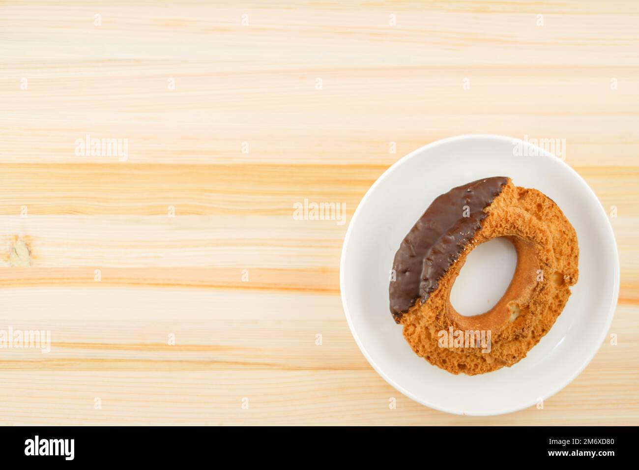 Sweet donut in dish hi-res stock photography and images - Alamy