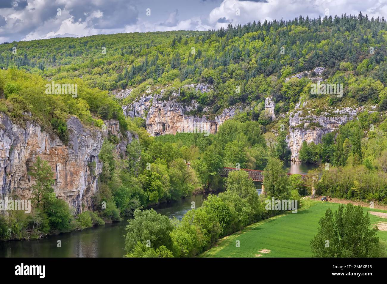 Rocky shore of Lot river, France Stock Photo - Alamy