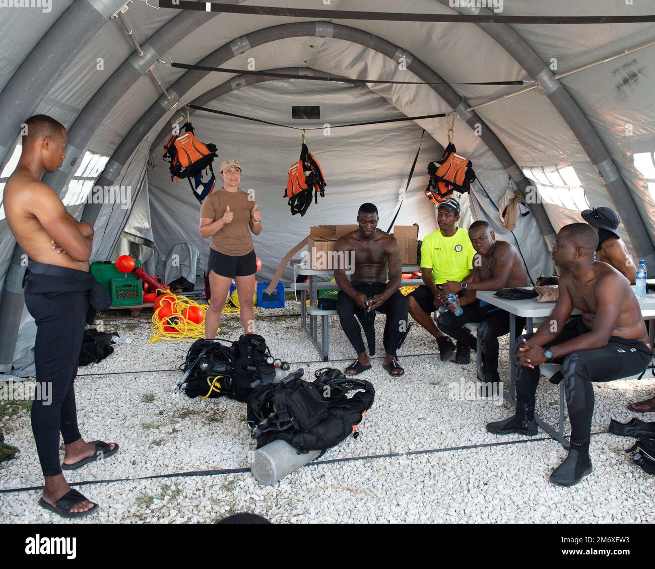 Petty Officer 2nd Class (PO2) Rebecca O'Keefe of Fleet Diving Unit ...