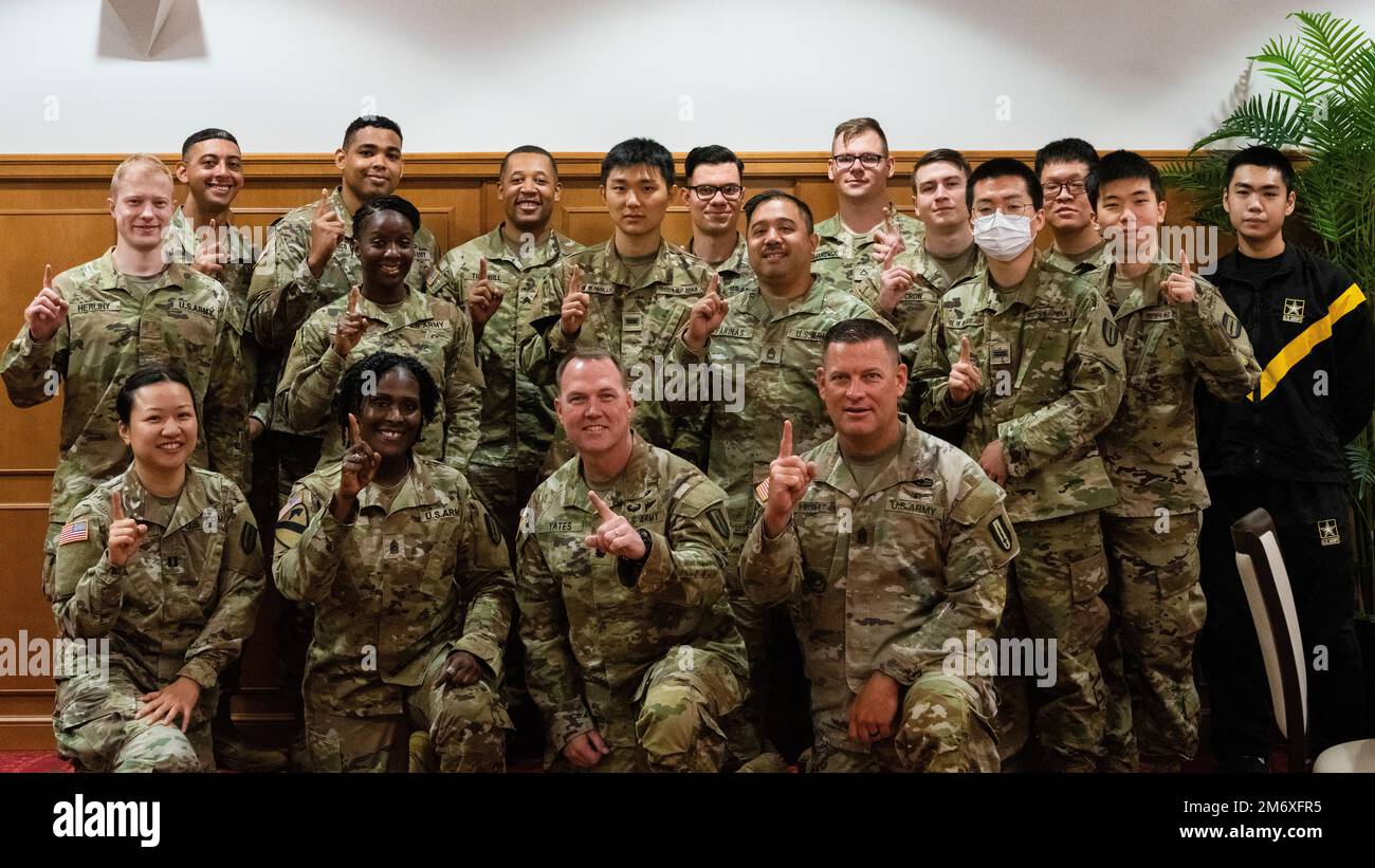 A group of soldiers assigned to the 1st Theater Signal Brigade, 41st ...