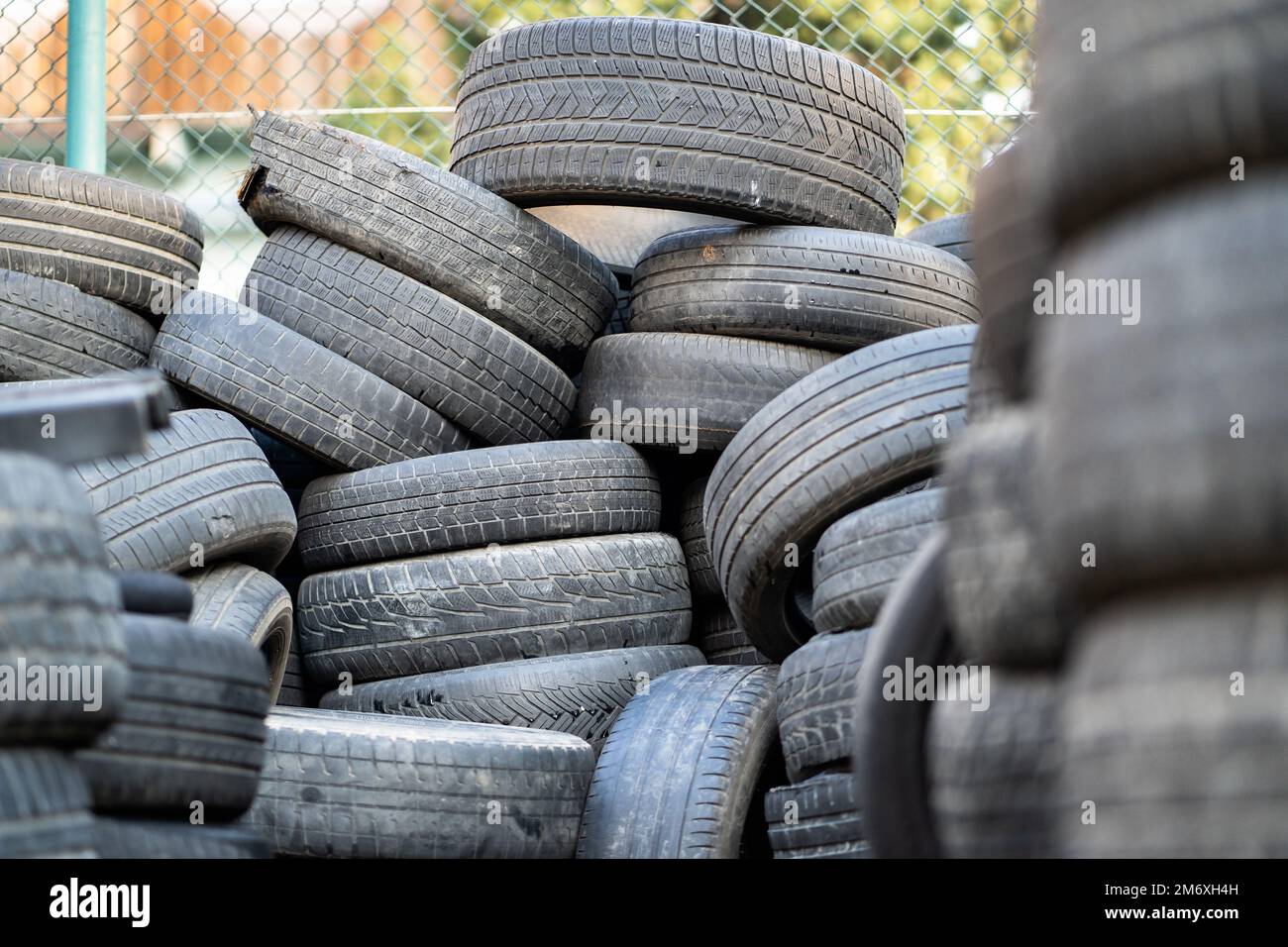 Stack of car tires hi-res stock photography and images - Alamy
