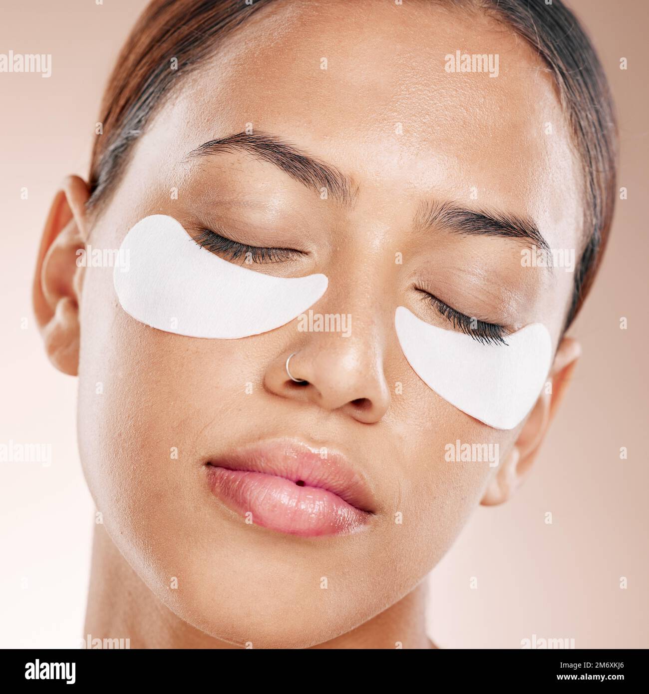 Dark circle eye model hi-res stock photography and images - Alamy