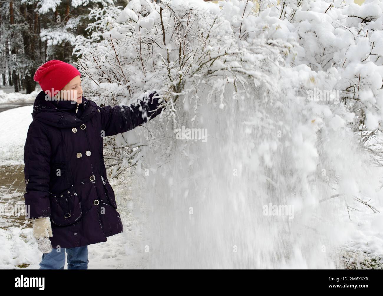 Girl snow white hi-res stock photography and images - Alamy