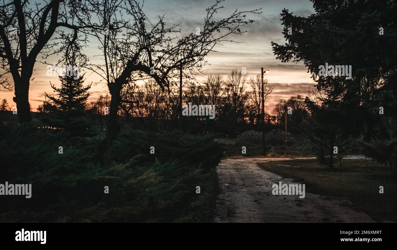 Beautiful sunset over clam hi-res stock photography and images - Alamy