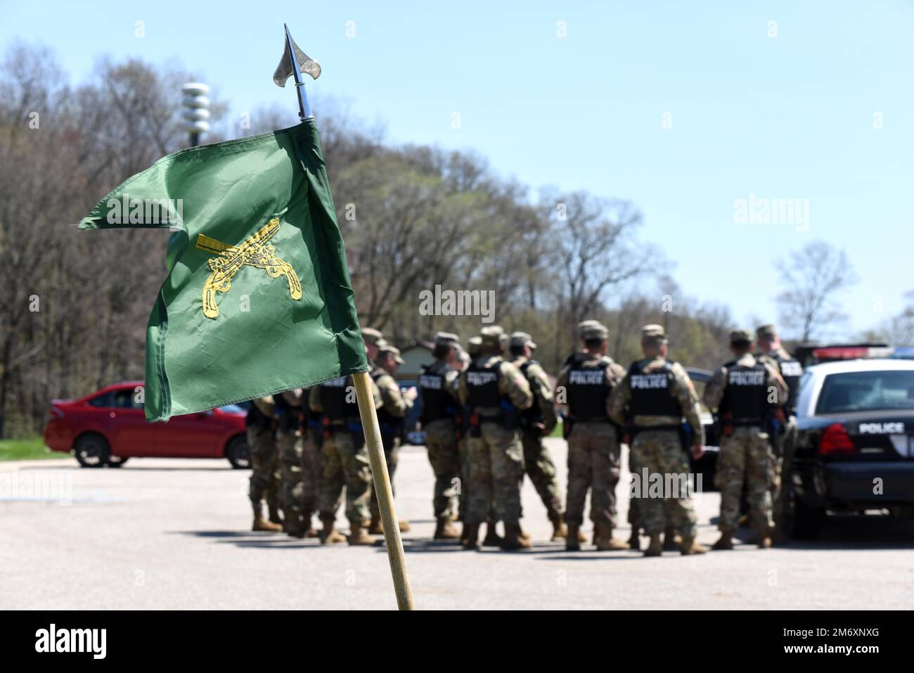 U.S. Army National Guard and Reserve Soldiers attend traffic stop ...