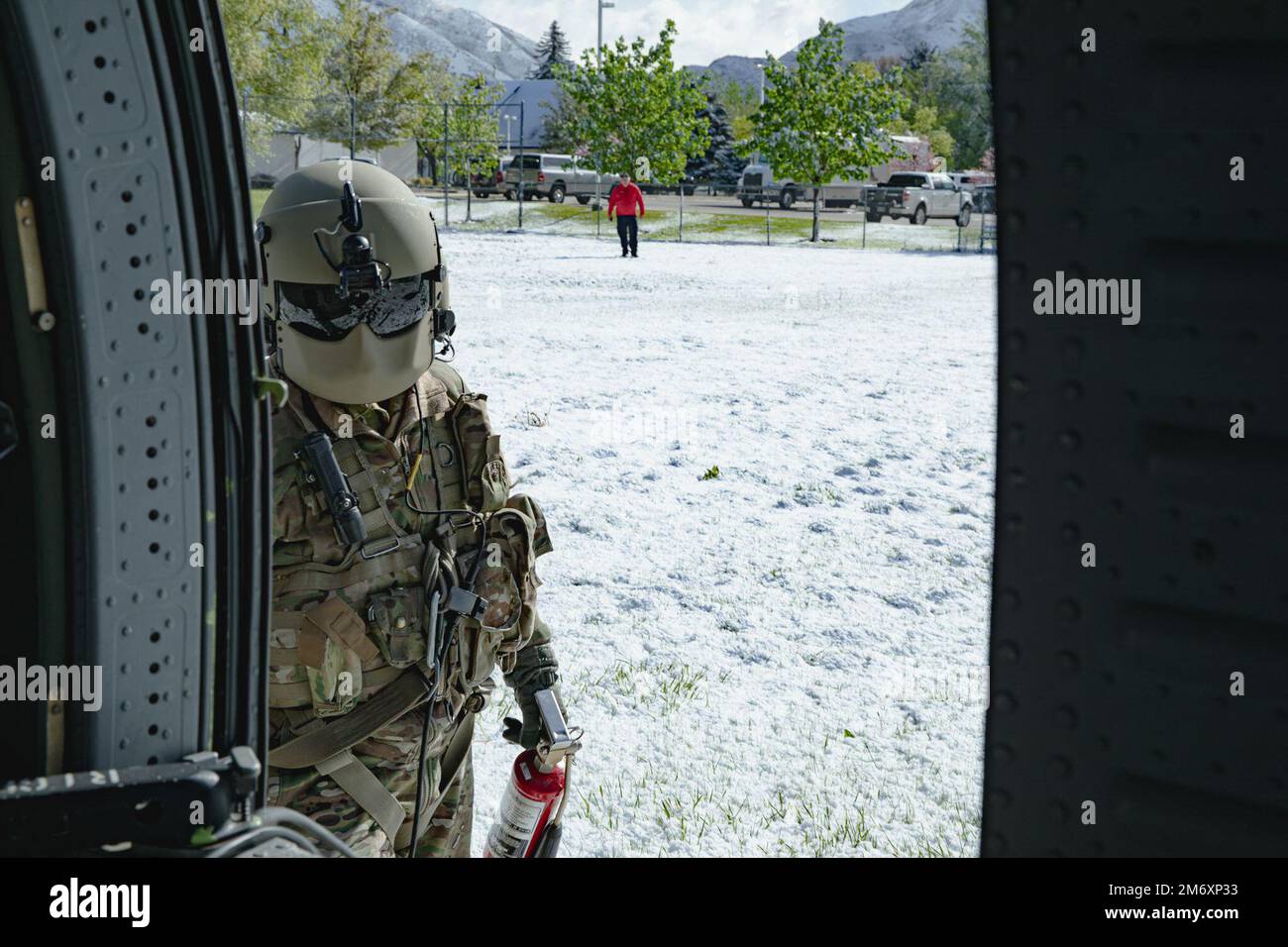 Soldiers from the 2-211th General Support Aviation Battalion, Utah ...