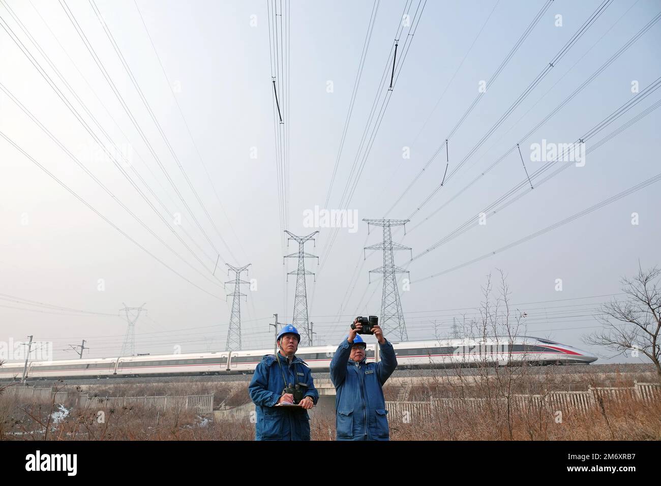 Power line workers hi-res stock photography and images - Alamy