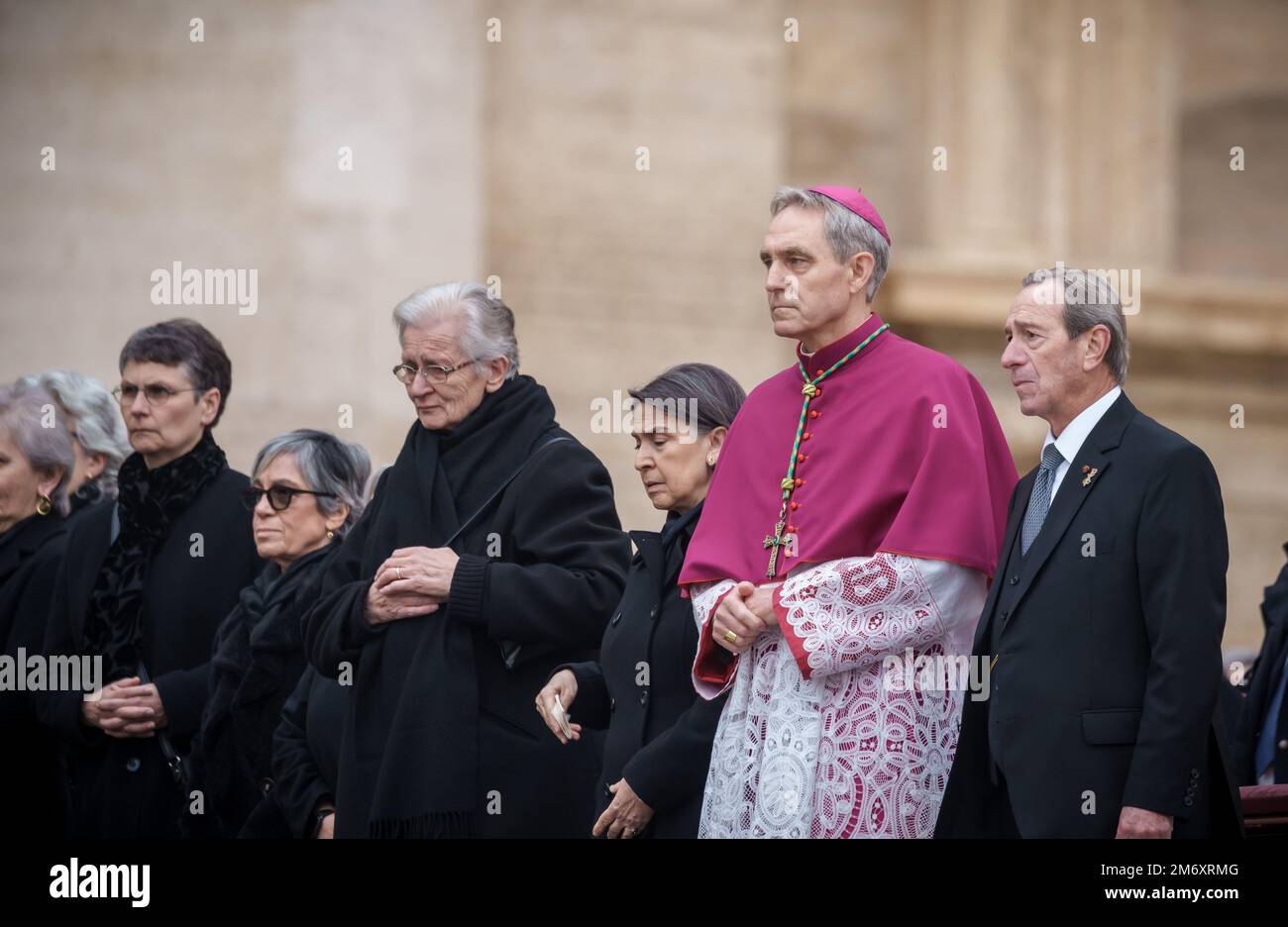 Vatikanstadt, Vatican. 05th Jan, 2023. Georg Gänswein (2nd from right ...