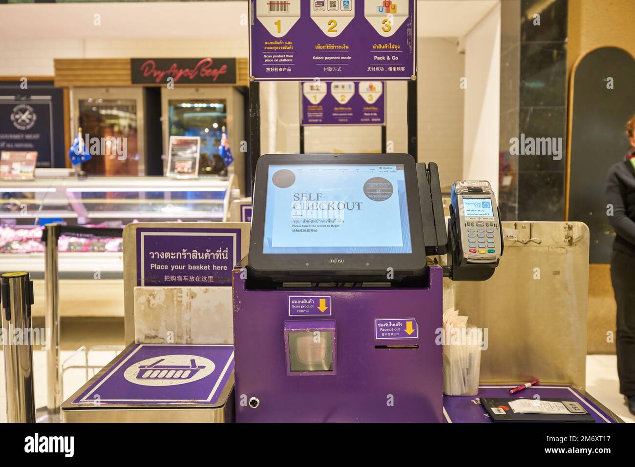 Self service checkouts screen hi-res stock photography and images - Alamy