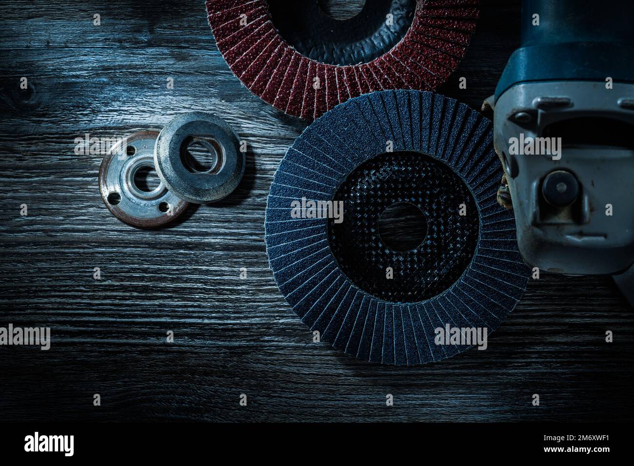 Hand angle grinder radial sanding discs on vintage wooden board Stock ...
