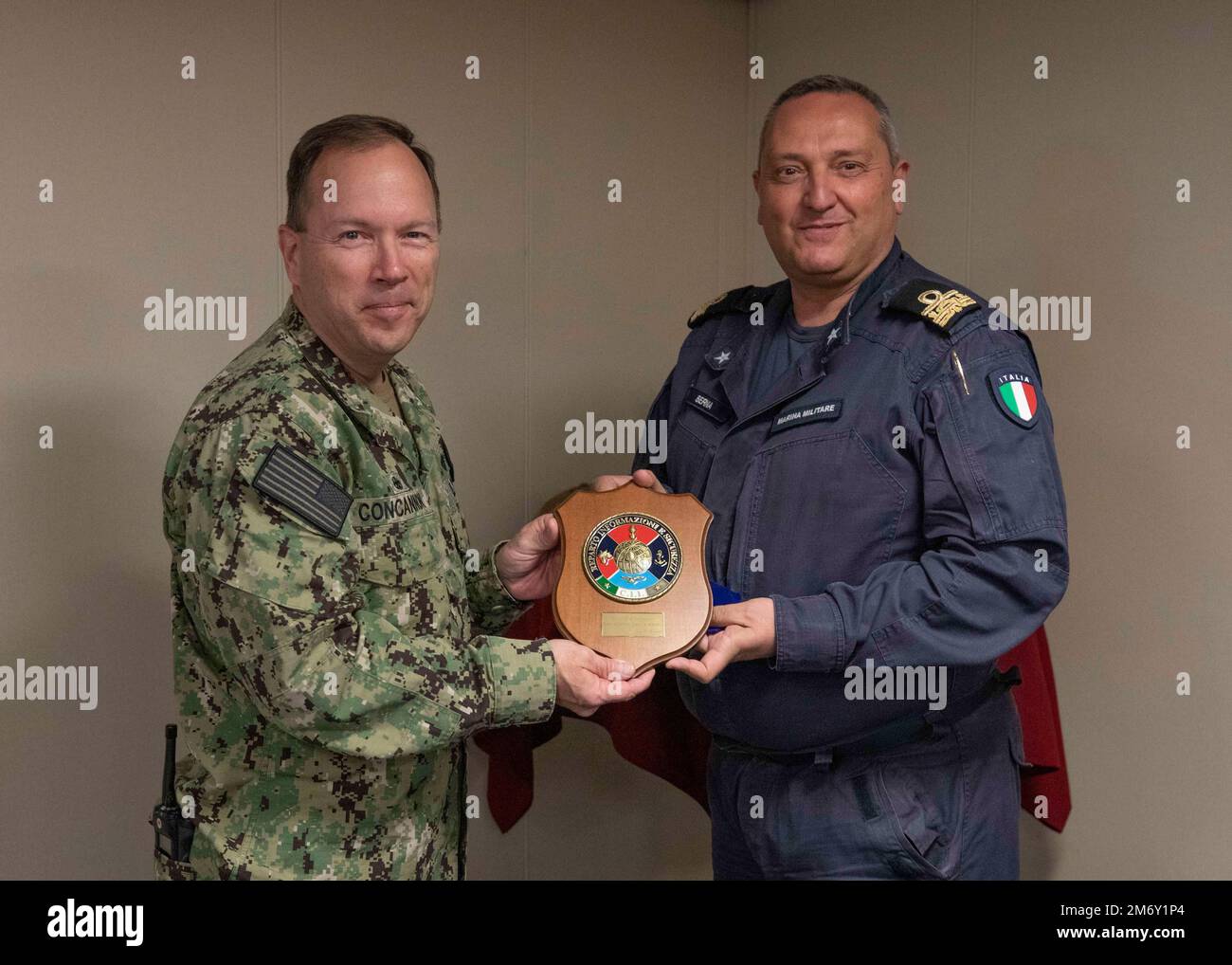 Italian military base of support hi-res stock photography and images ...