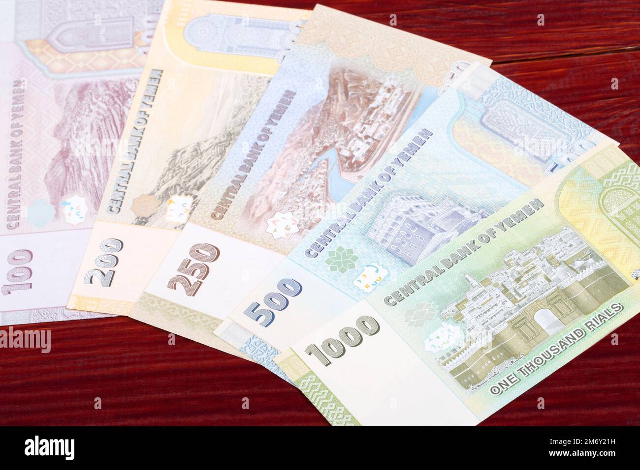 Yemen currency note hi-res stock photography and images - Alamy