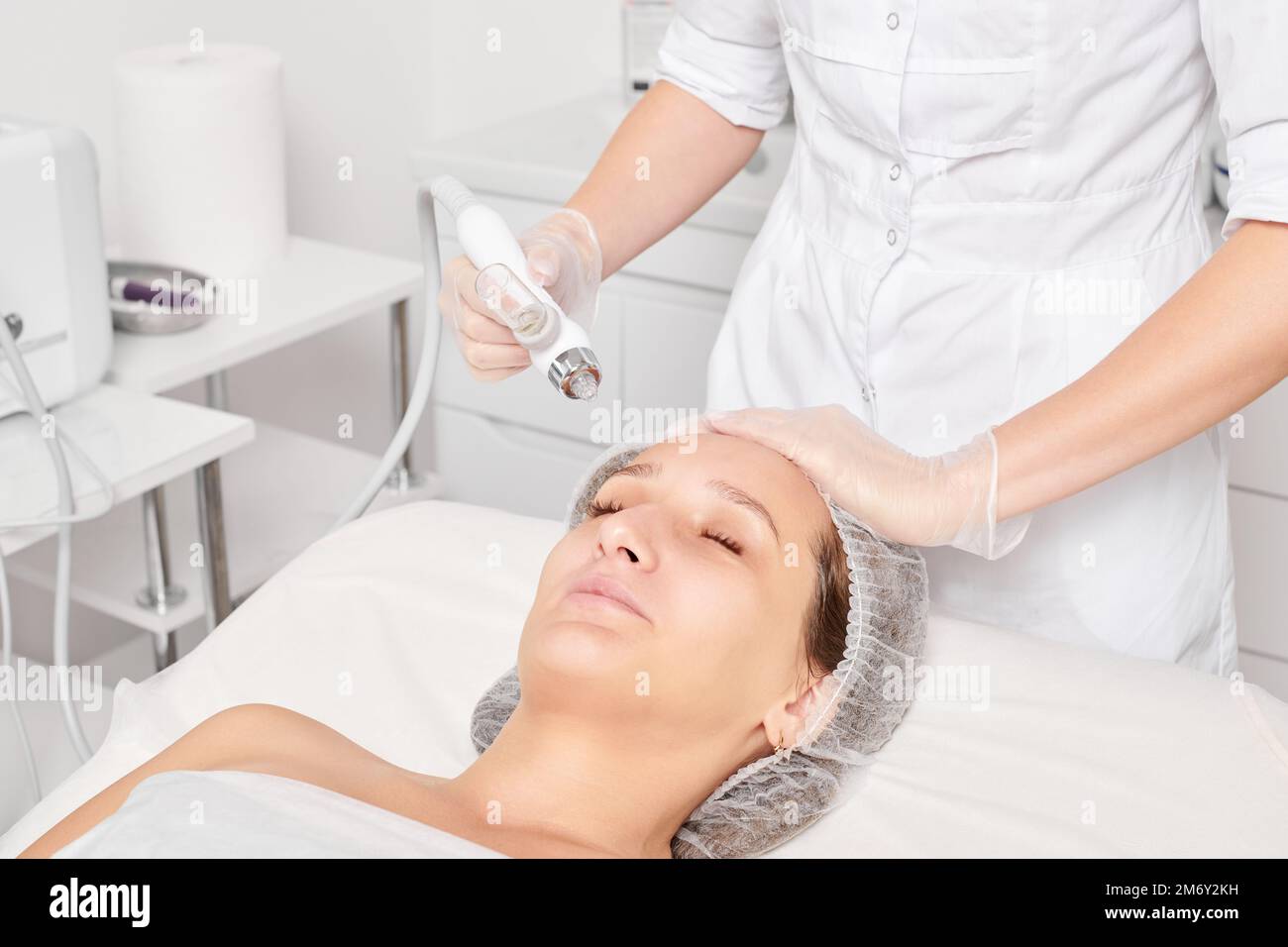 Cosmetologist makes facial gas liquid oxygen serum epidermal peeling ...