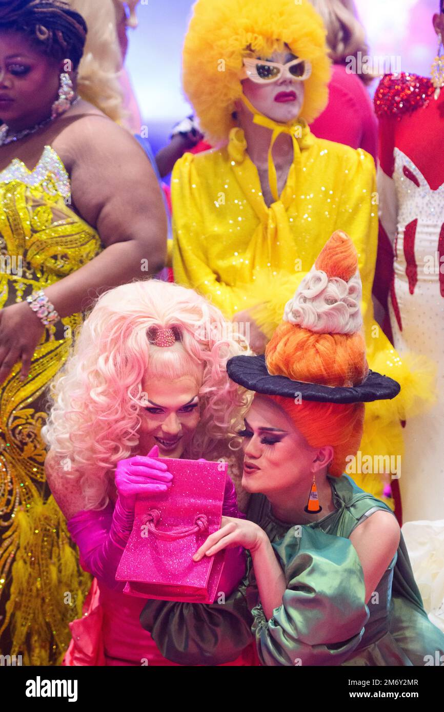 London, UK. 6 January 2023. Drag queens, including Elektra Fence (left ...