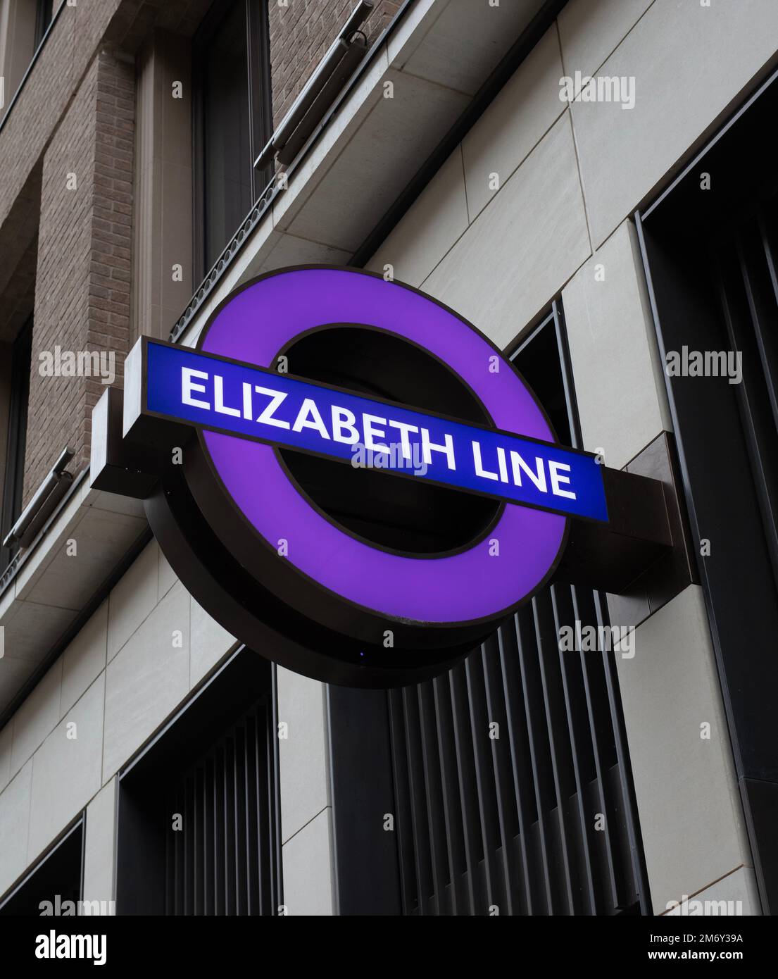 Elizabeth line sign hi-res stock photography and images - Alamy