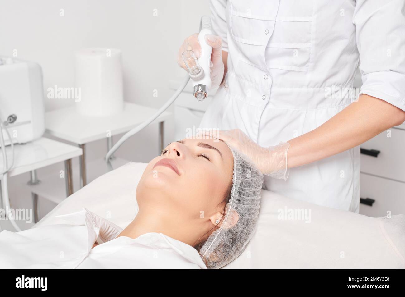 Cosmetologist makes facial gas liquid oxygen serum epidermal peeling ...