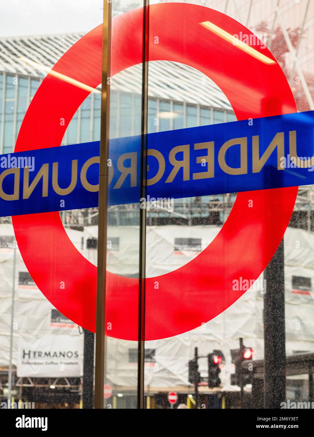 Victoria Station, London; the famous Underground sign Stock Photo - Alamy