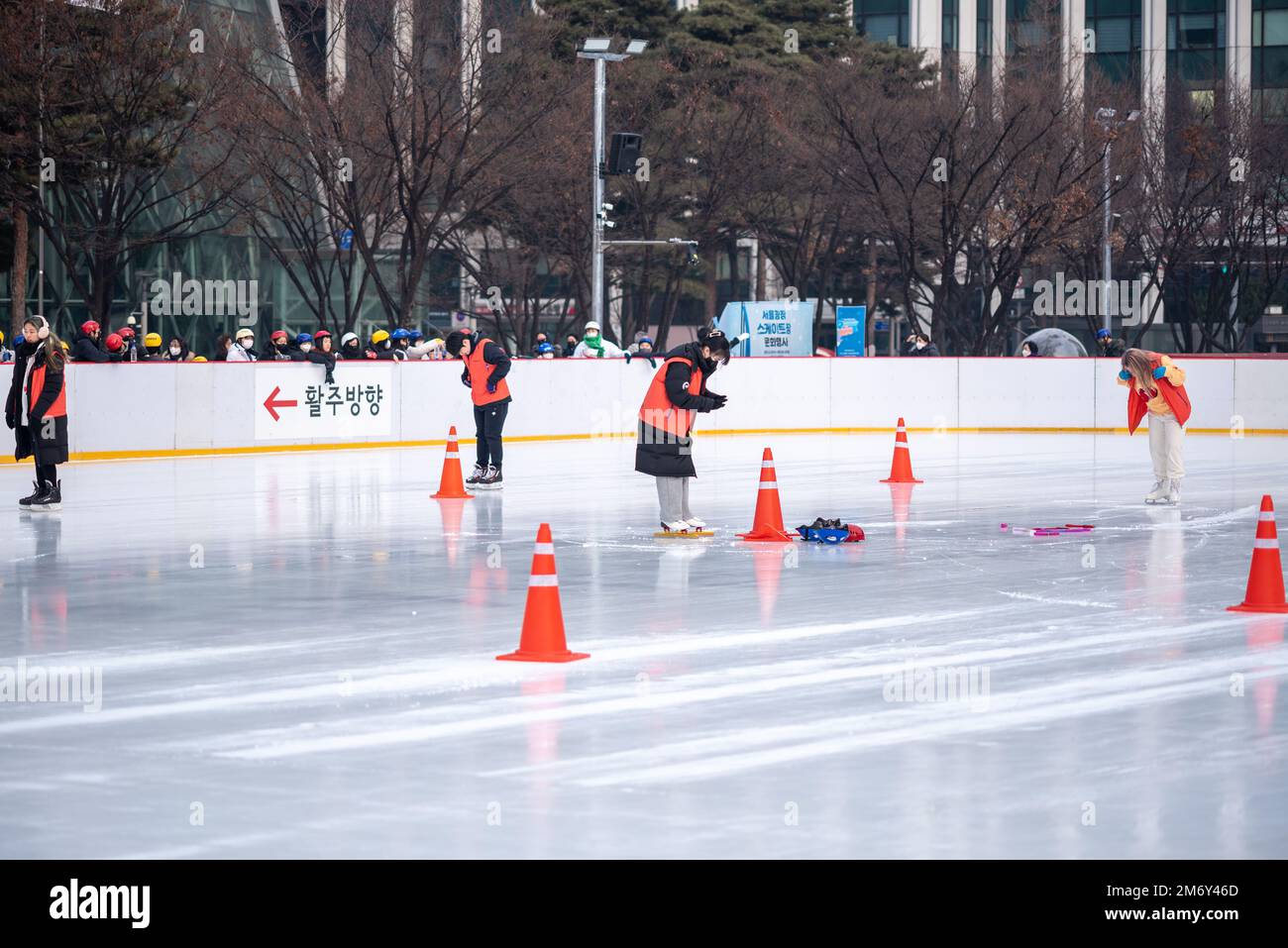 City hall seoul south korea skating hi-res stock photography and images ...