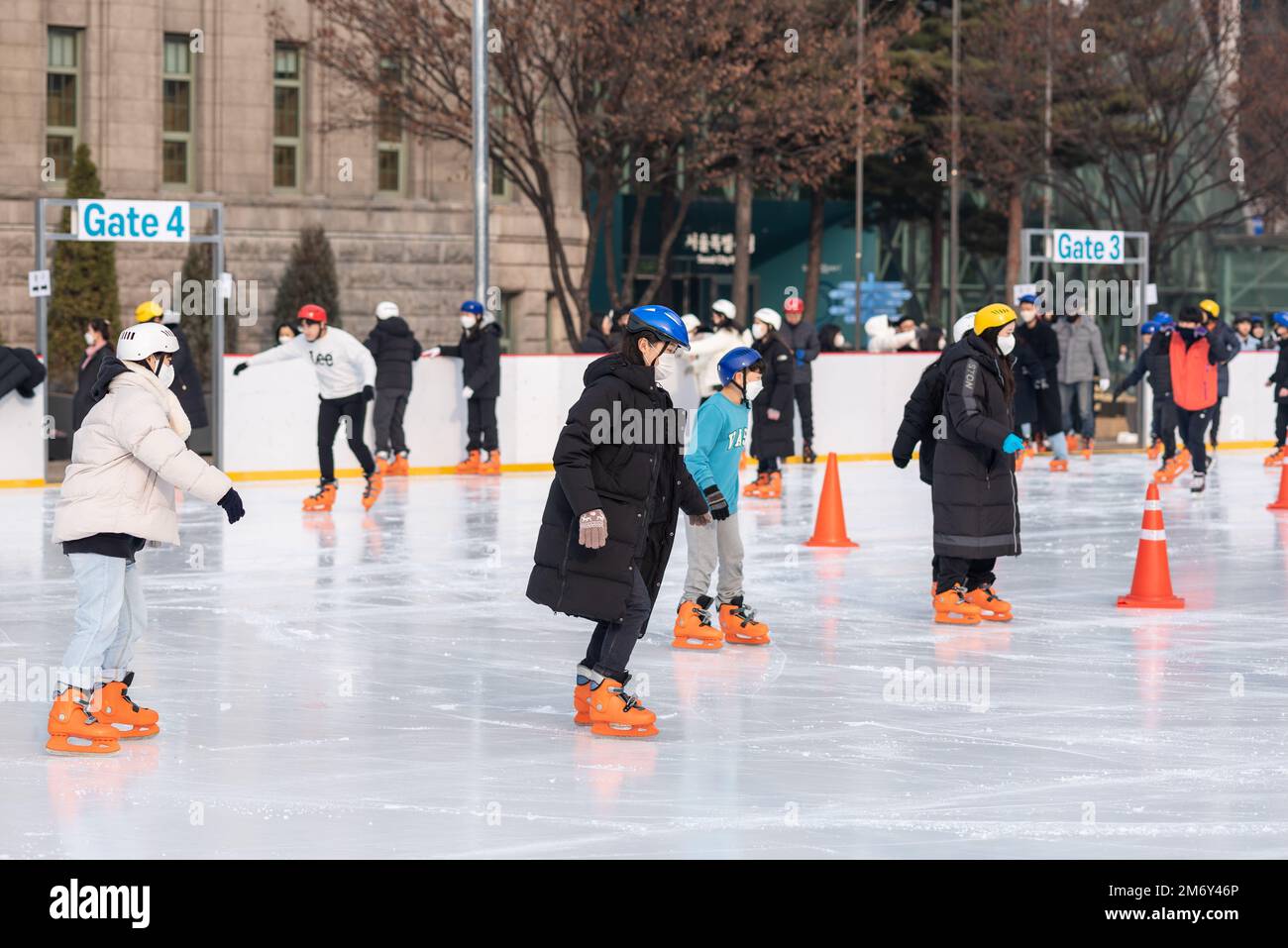 City hall seoul south korea skating hi-res stock photography and images ...