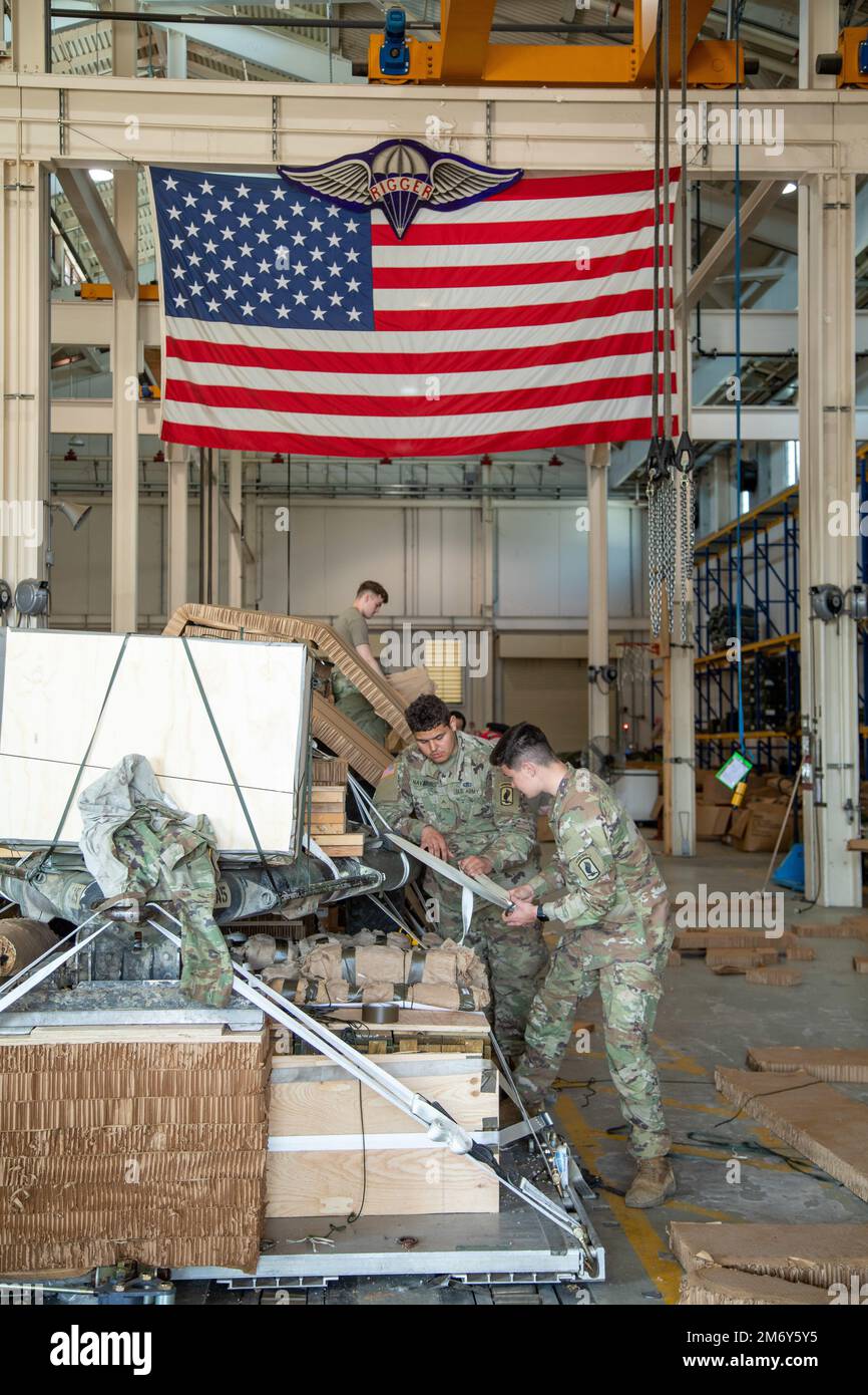 Soldiers from 173rd Airborne Brigade secure a M119 Howitzer and a ...